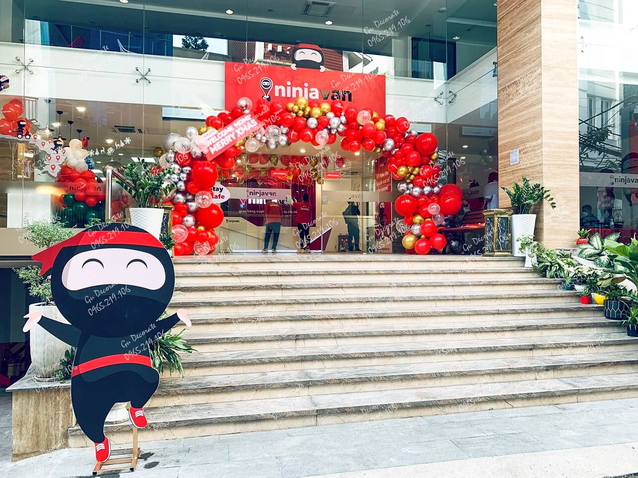 Trang trí văn phòng Ninjavan nhằm ngày Noel - gudecorate.com